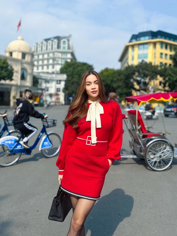 Netizen tấm tắc khen khi Hồ Ngọc Hà tung loạt ảnh xinh đẹp, rạng rỡ như gái đôi mươi